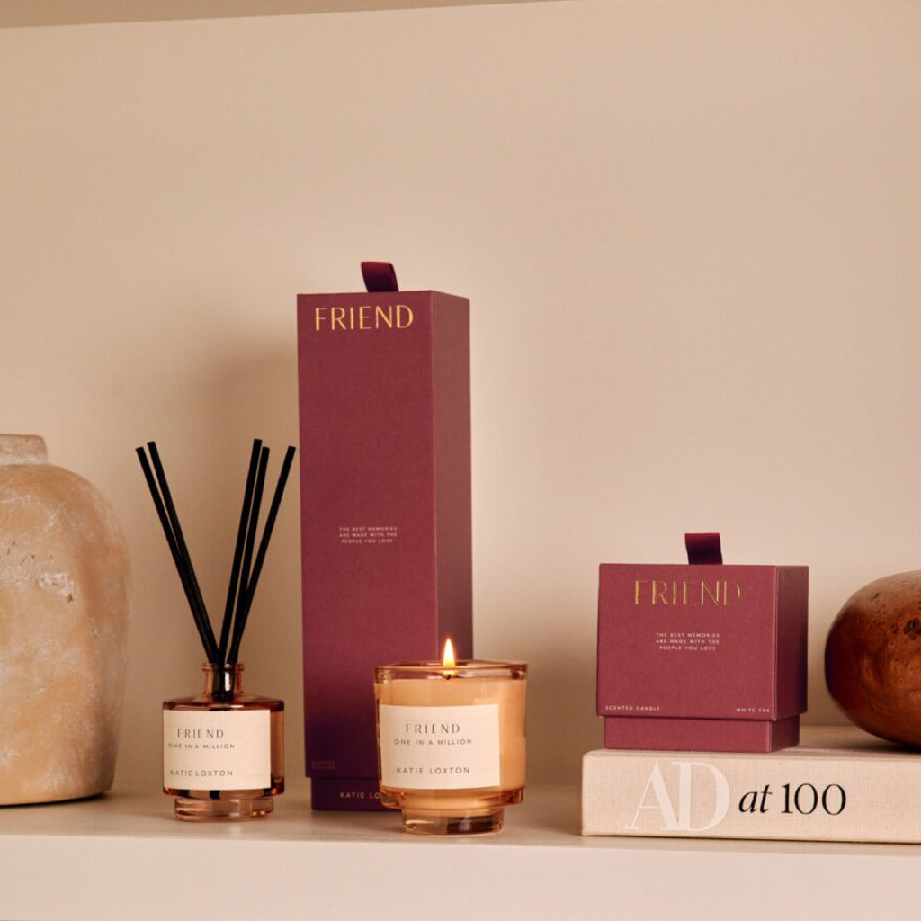 Katie Loxton | 'Friend' Sentiment Candle - English Pear & White Tea ...