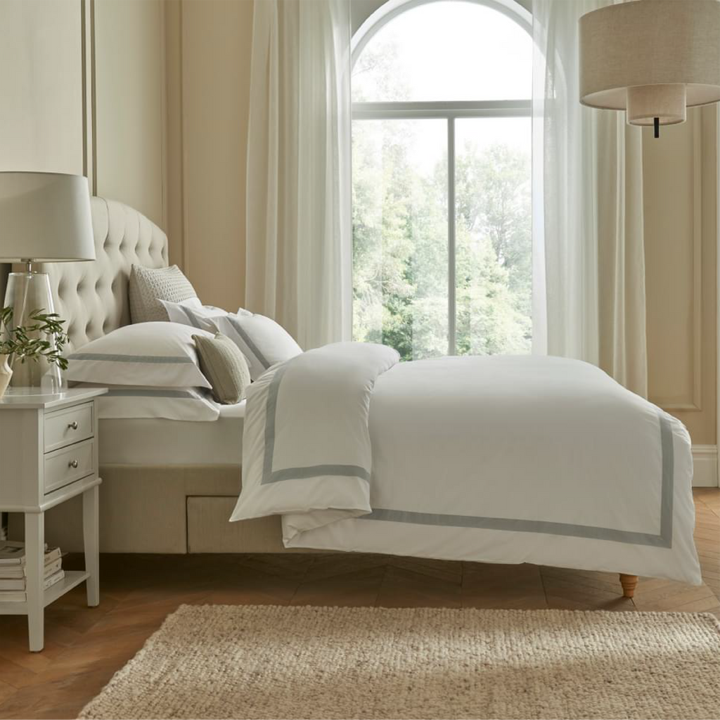 Finest Linen | Savile Edge 220 Bed Linen - White/Silver – About Living
